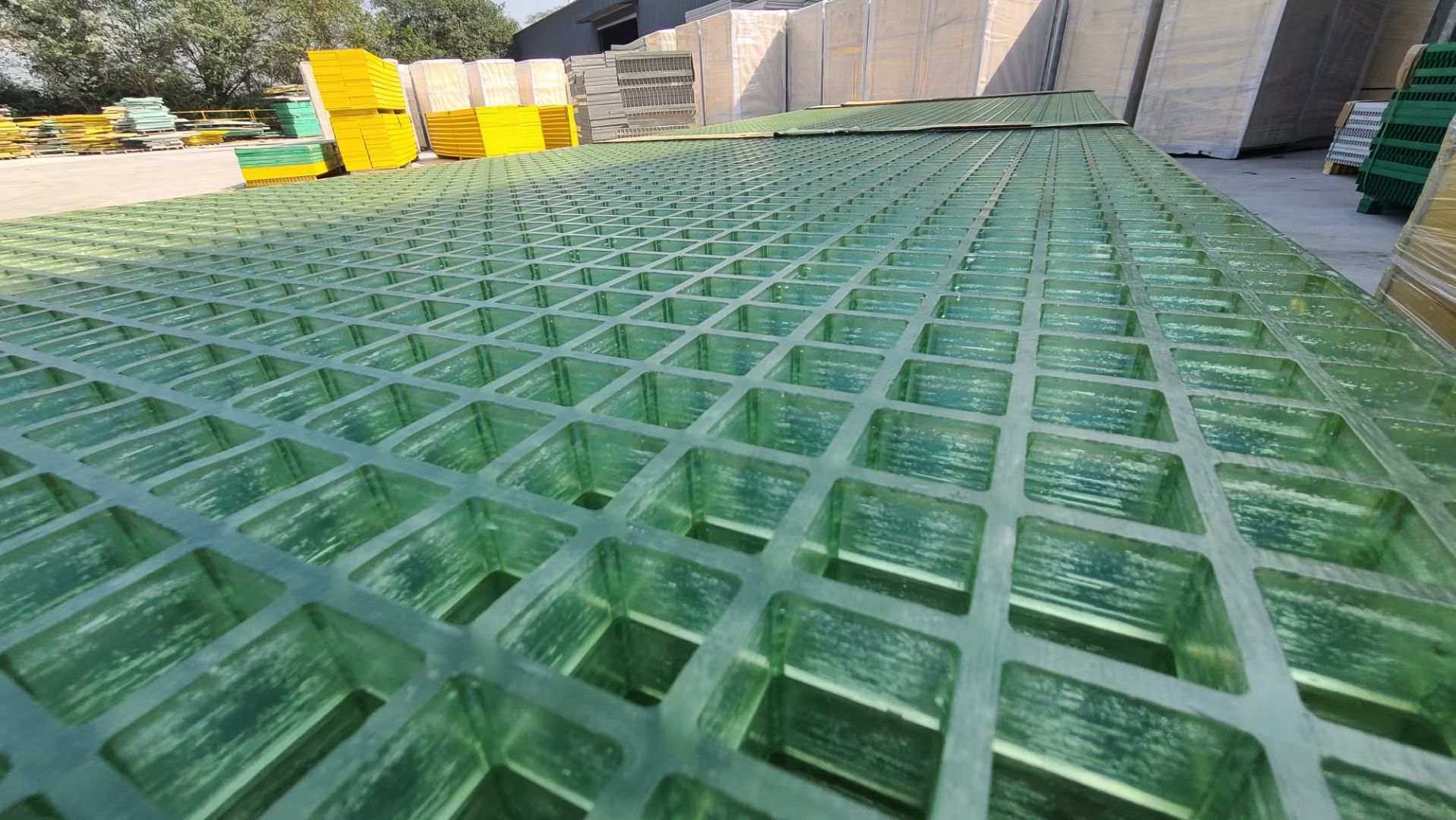 Transparent FRP Molded Grating - TFcomposite